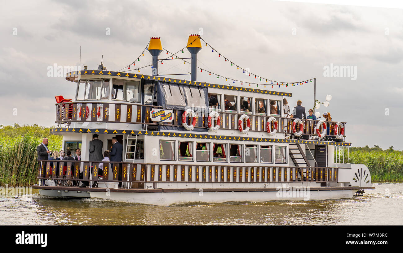 The Southern Comfort paddle boat motoring down the River Bure in ...
