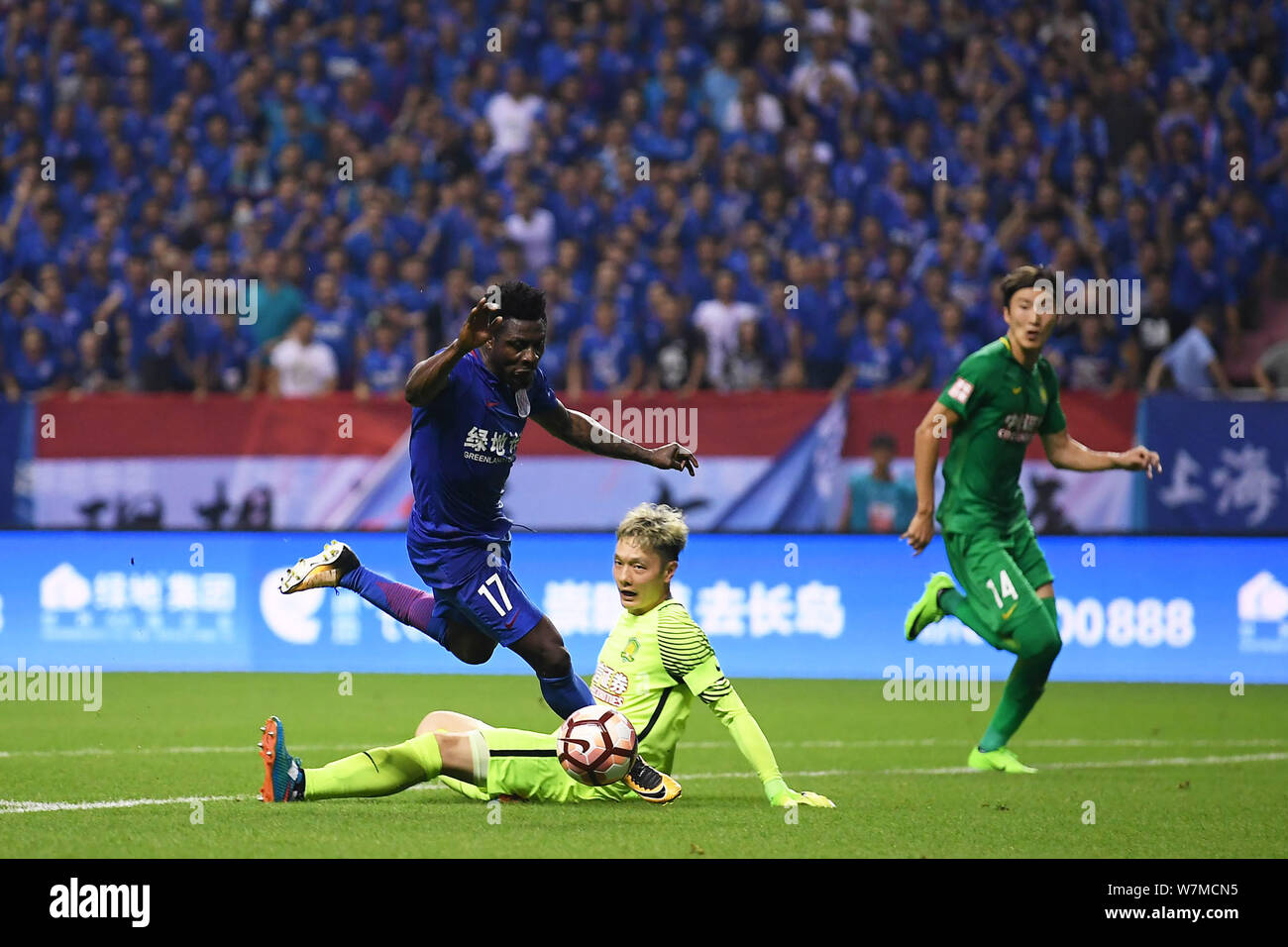 Football player obafemi hi-res stock photography and images - Alamy