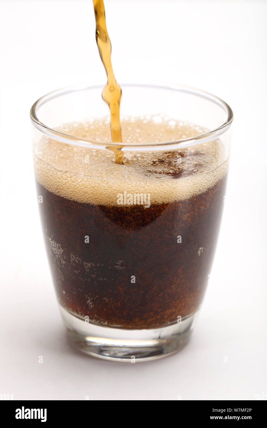 Soft drink being poured into a glass Stock Photo - Alamy