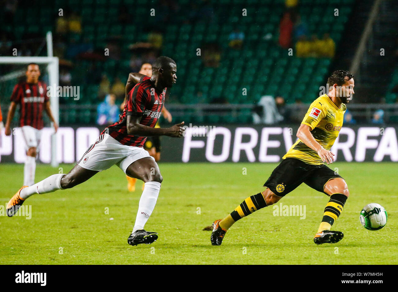 Ac milan left hi-res stock photography and images - Alamy