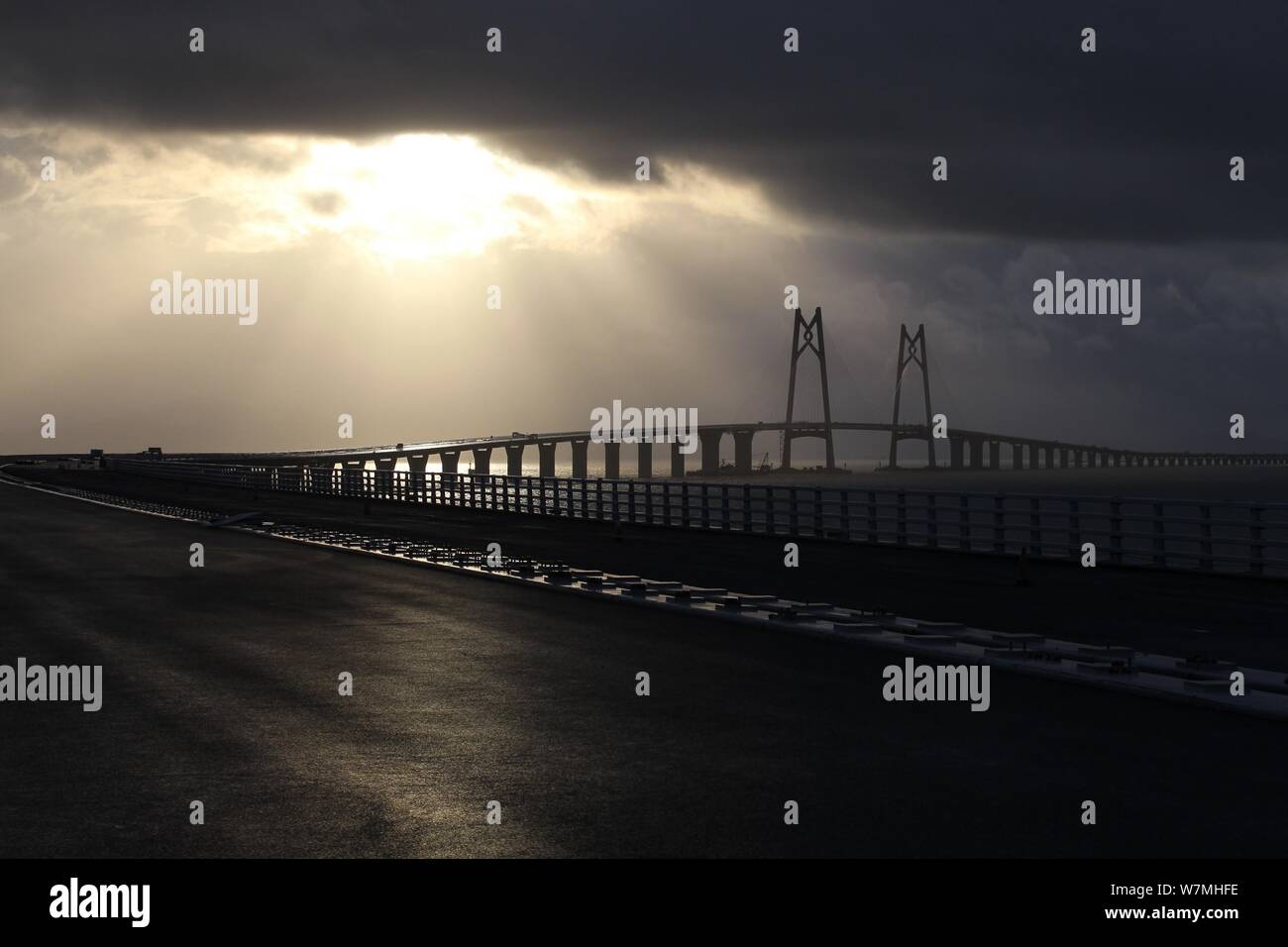 View of the world's longest cross-sea bridge, Hong Kong-Zhuhai-Macao ...