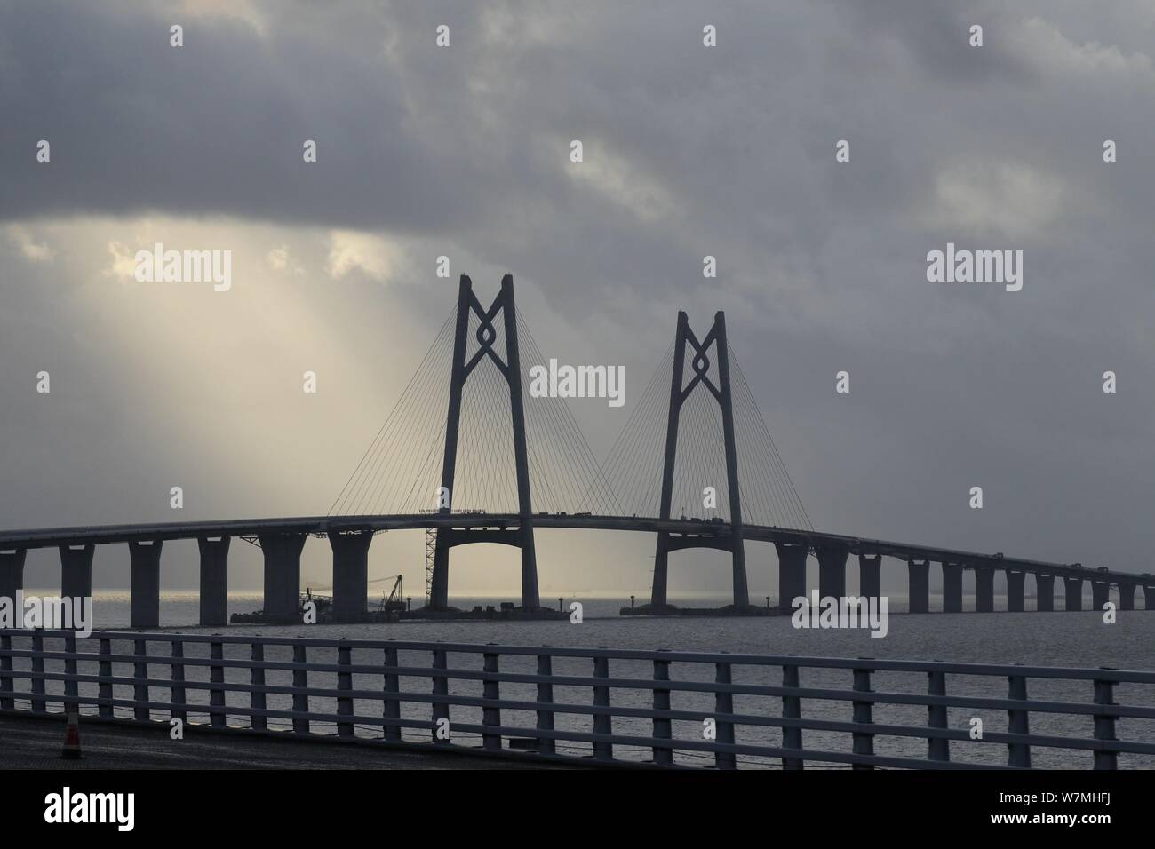 View of the world's longest cross-sea bridge, Hong Kong-Zhuhai-Macao ...