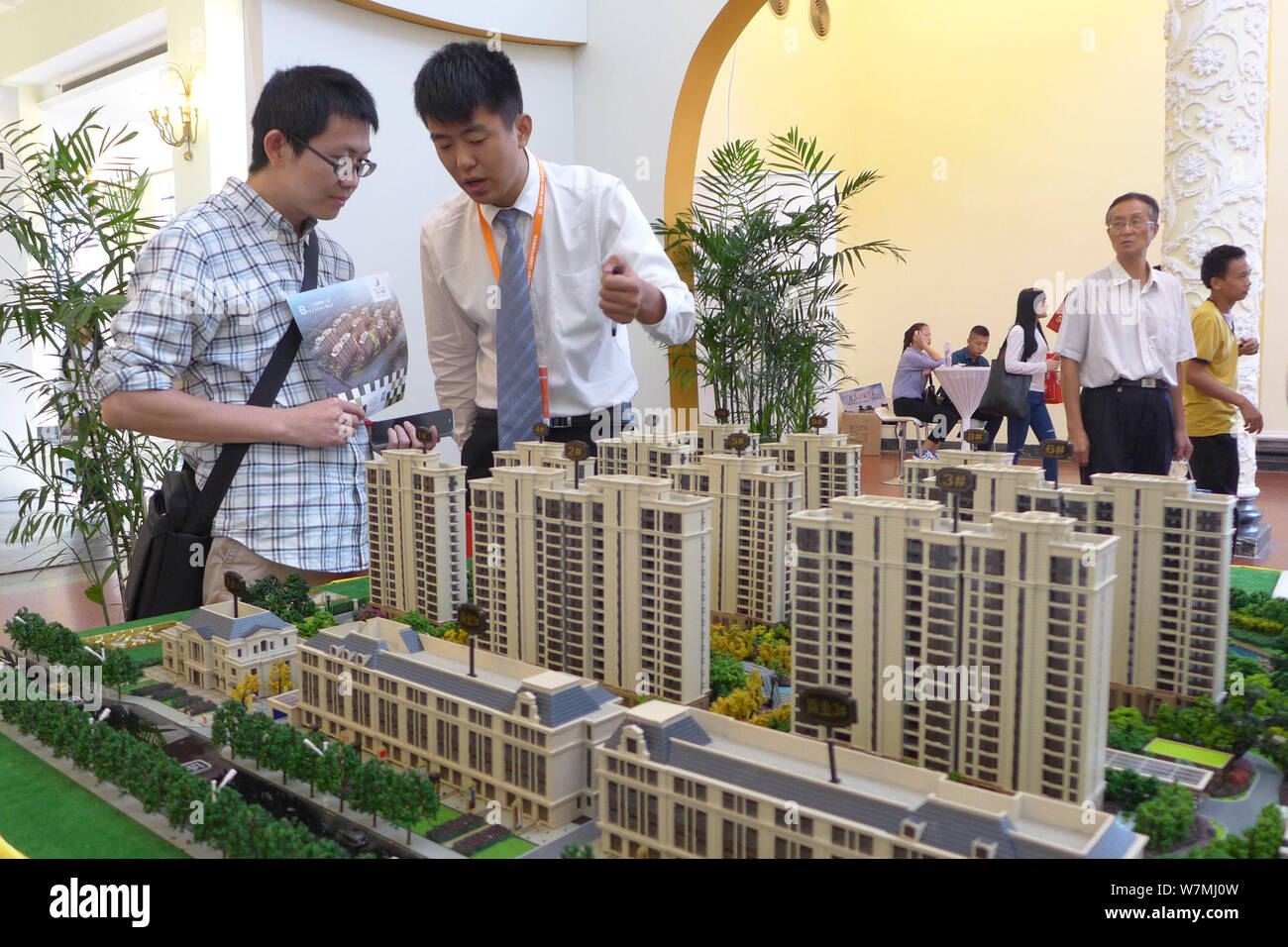 Housing developer models hi-res stock photography and images - Alamy