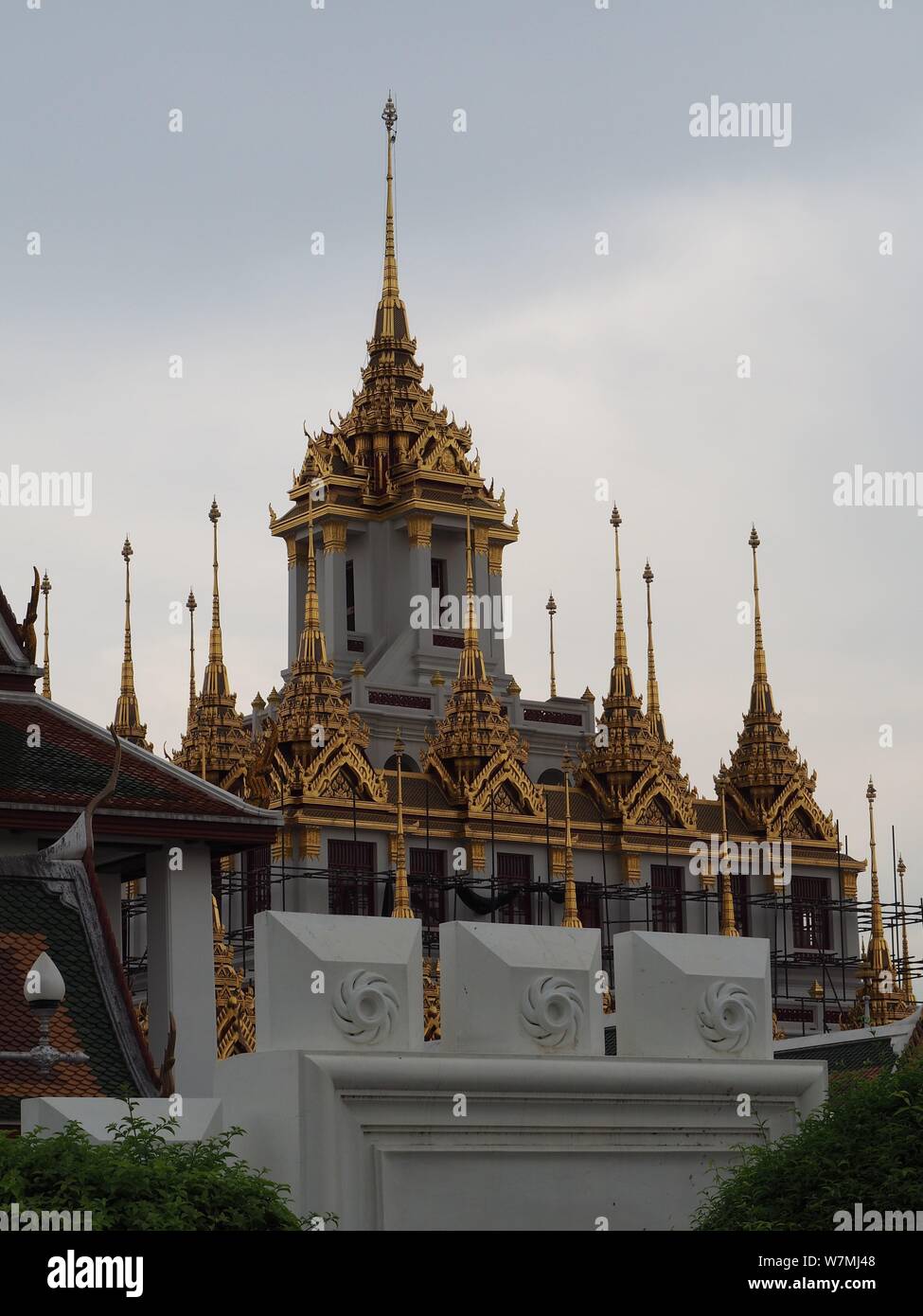 Metal Castle: Loha Prasat and Wat Ratchanatdaram Stock Photo - Alamy