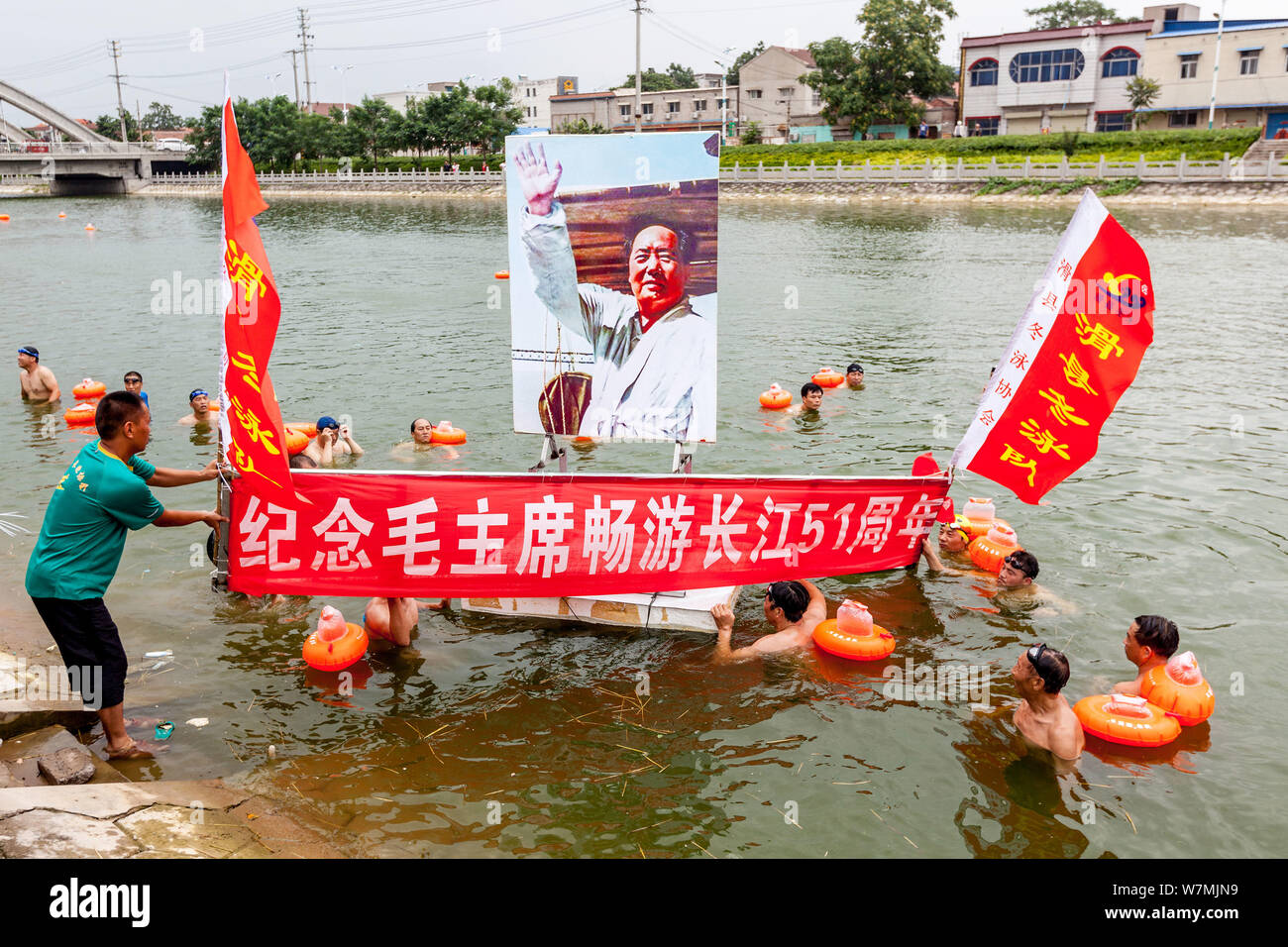 Chinese celebrate mao zedong hi-res stock photography and images - Alamy