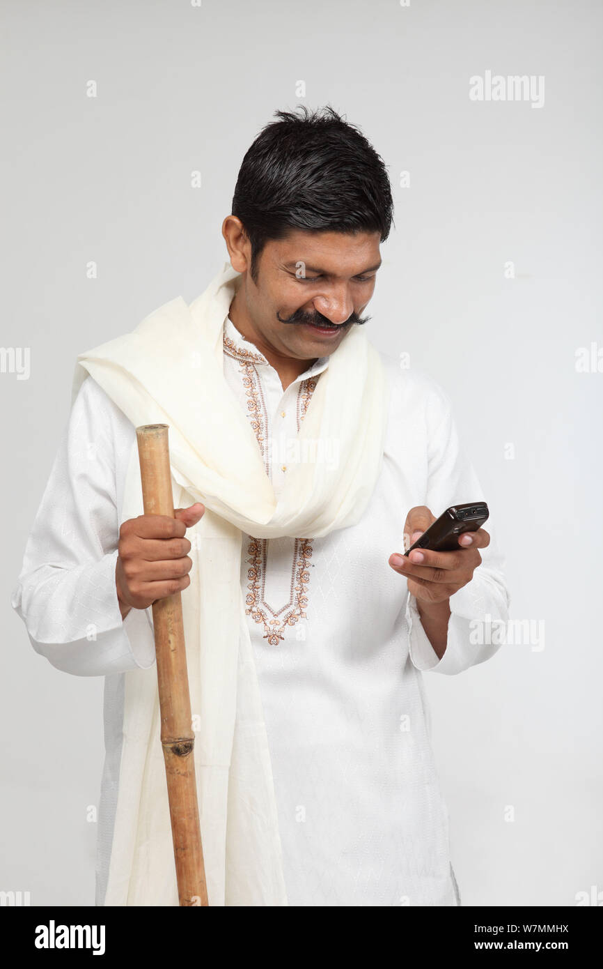 Rural man text messaging Stock Photo - Alamy
