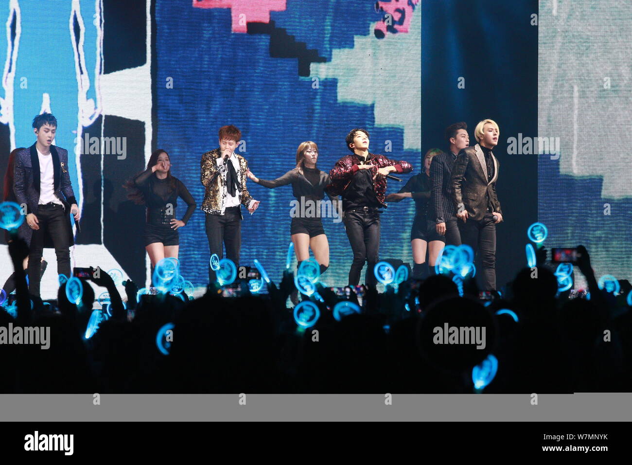 Highlight boy band hi-res stock photography and images - Alamy