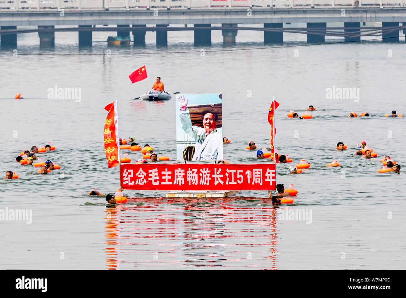 Chinese celebrate mao zedong hi-res stock photography and images - Alamy