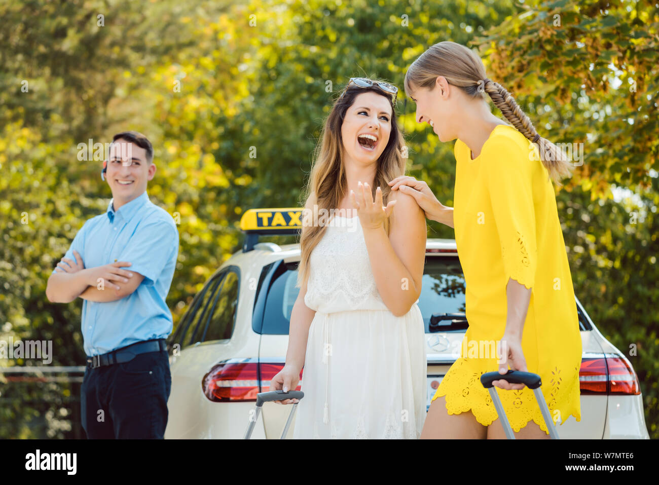 Girls car luggage hi-res stock photography and images - Alamy