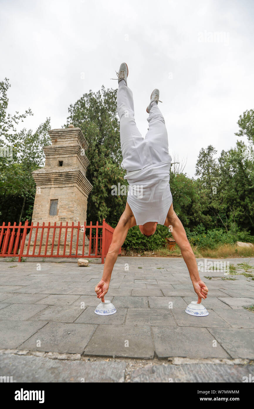 Fan weipeng hi-res stock photography and images - Alamy