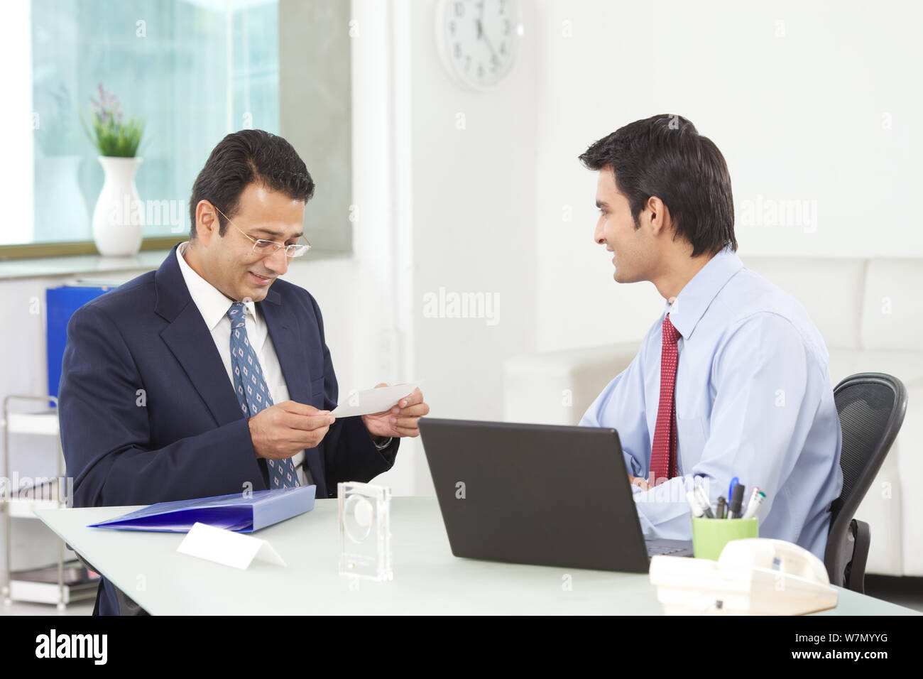 Bank manager client hi-res stock photography and images - Alamy