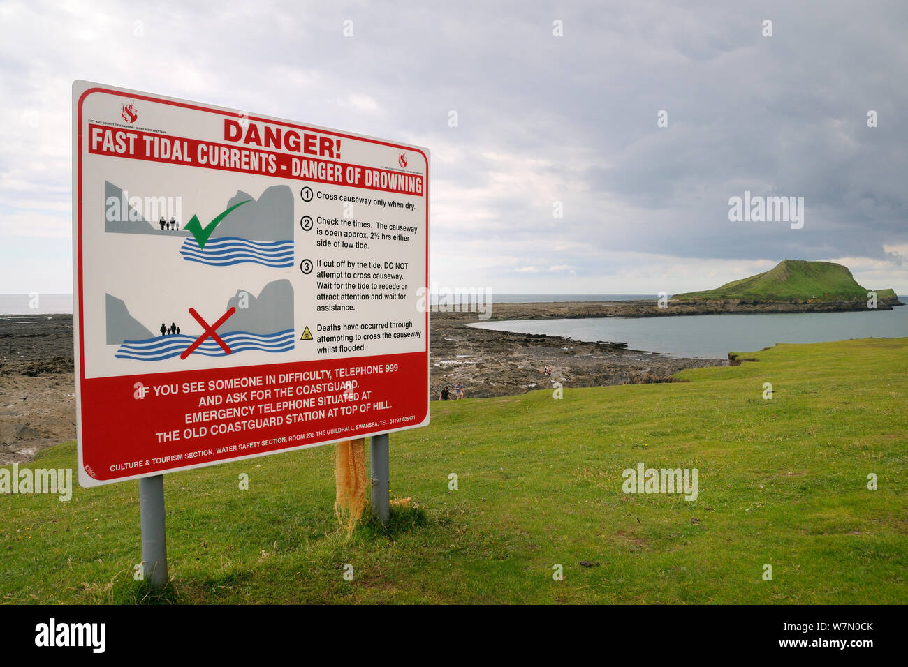 Wave cut platform wales hi-res stock photography and images - Alamy