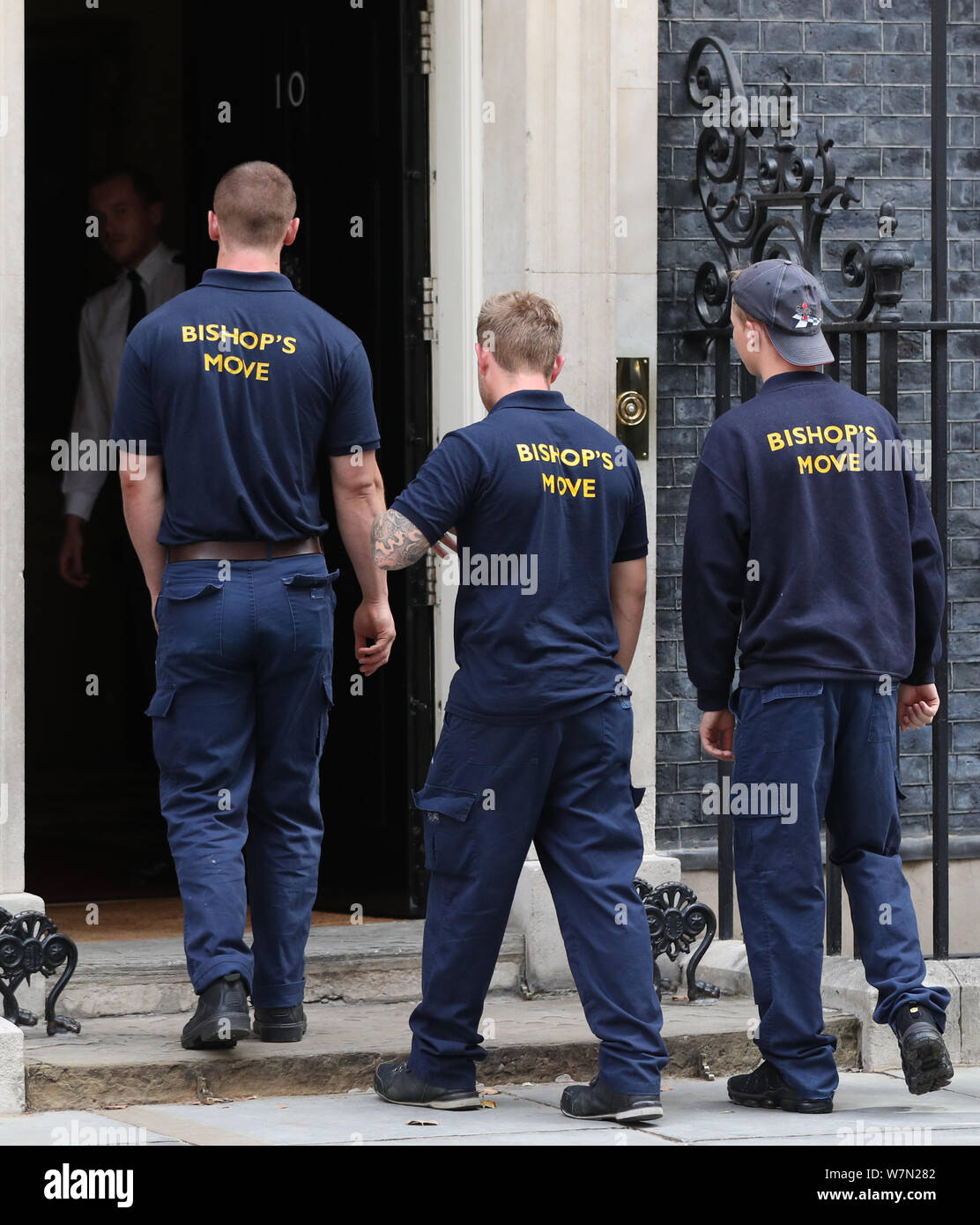 Removal men at 10 Downing Street, London Stock Photo - Alamy