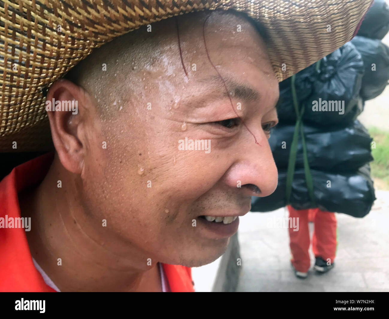 A Chinese worker carries garbage from the Badaling section of the Great ...