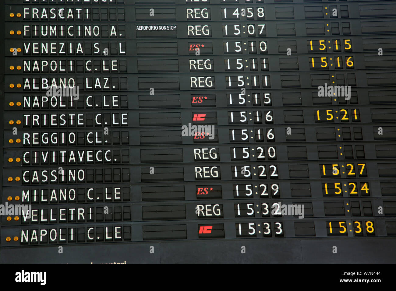 Information board in departure hi-res stock photography and images - Alamy