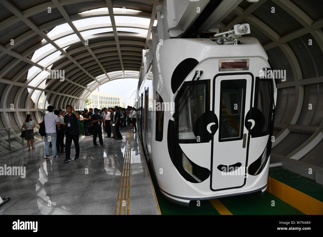Air rail hi-res stock photography and images - Alamy