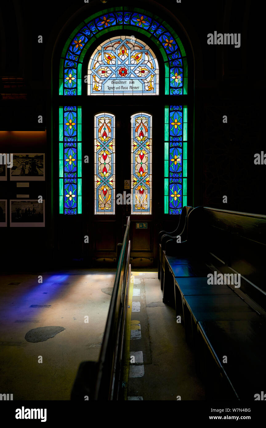 Jerusalem synagogue stained glass hi-res stock photography and images ...