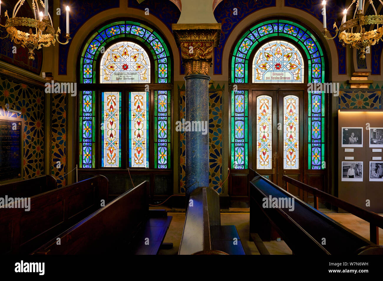 Jerusalem synagogue stained glass hi-res stock photography and images ...