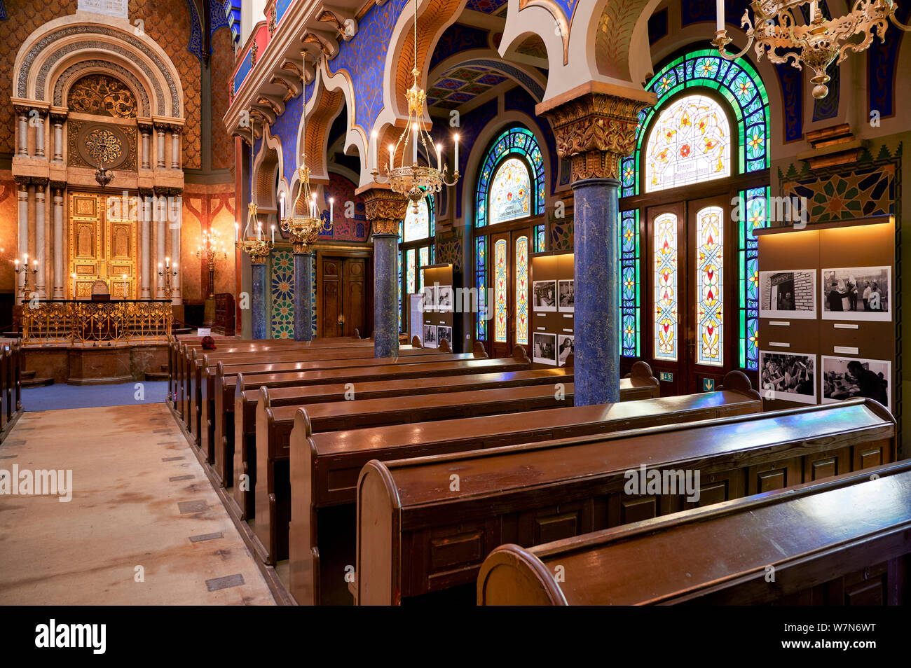 Jerusalem synagogue stained glass hi-res stock photography and images ...