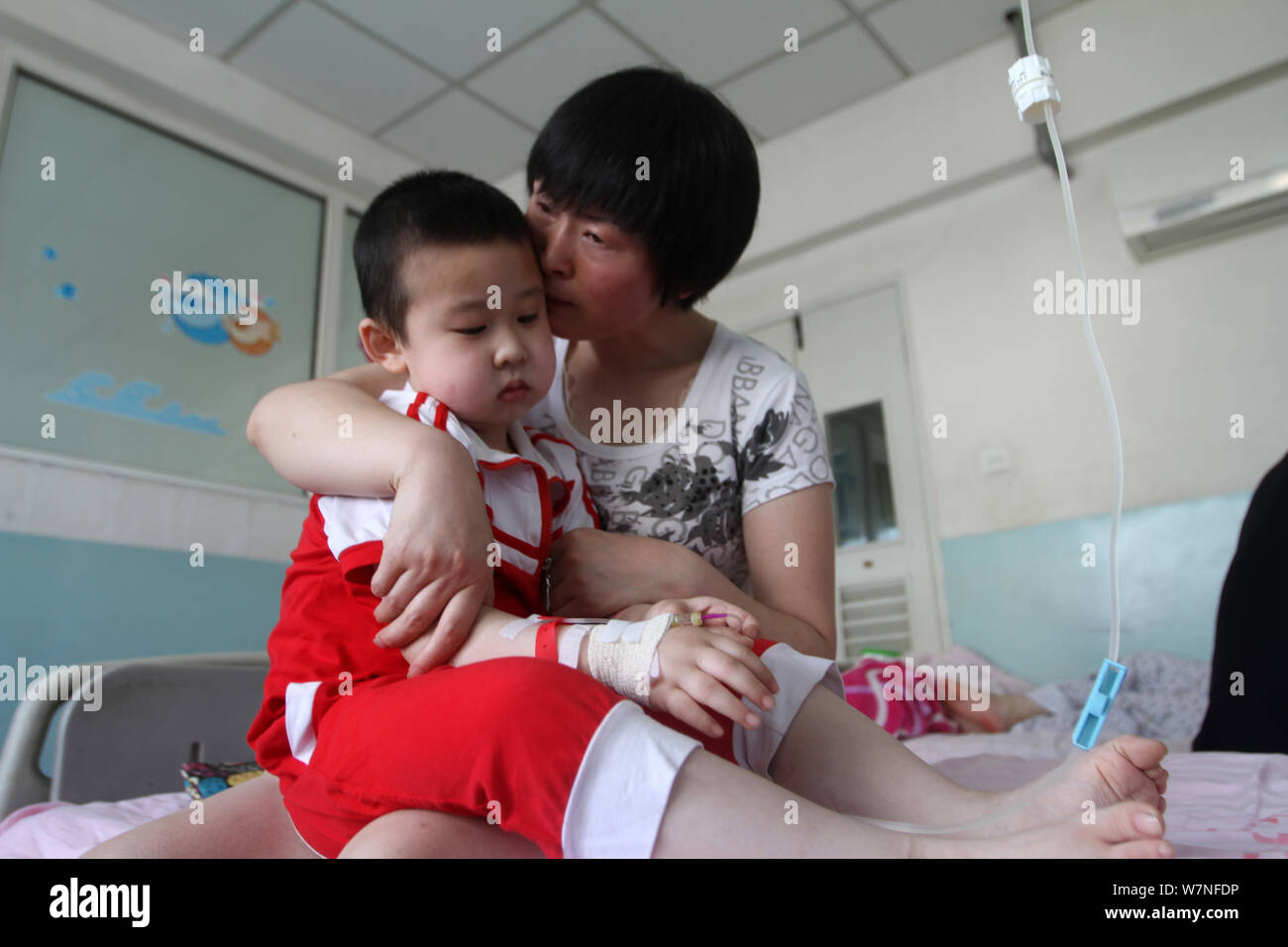 --FILE--5-year-old Chinese boy Yu Peixuan diagnosed with kidney disease is pictured with his ...