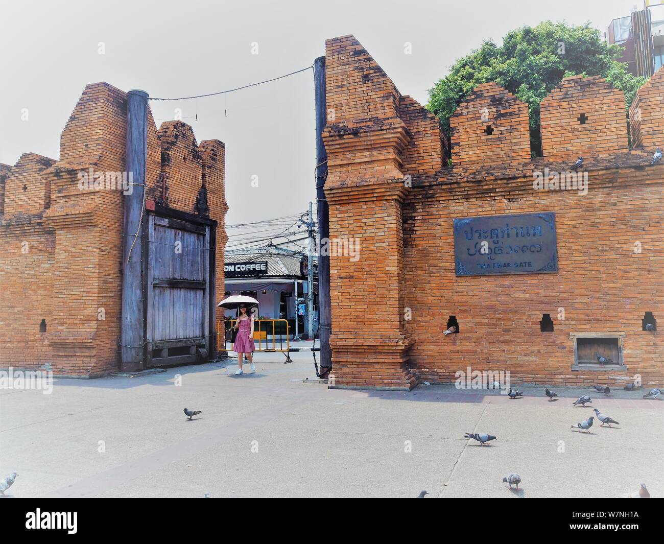 Tha phae gate hi-res stock photography and images - Alamy