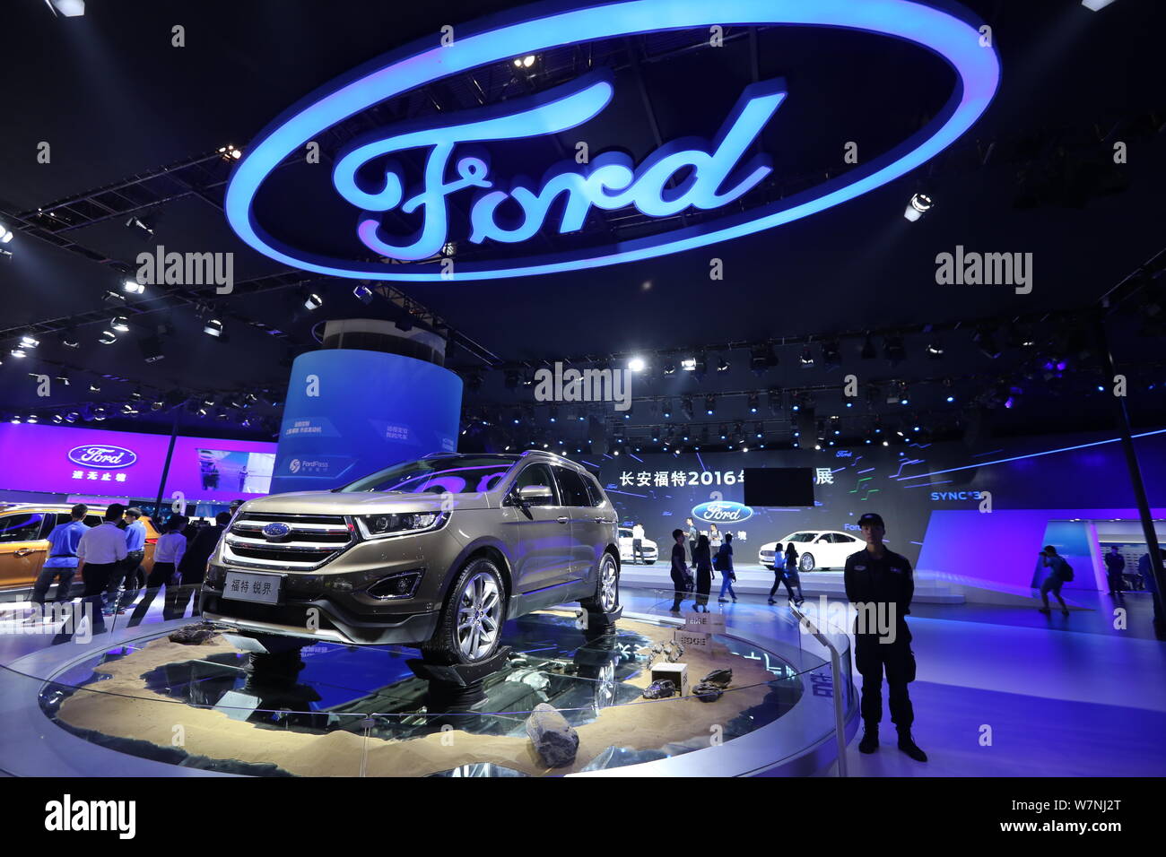--FILE--People visit the stand of Ford during the 14th China (Guangzhou ...