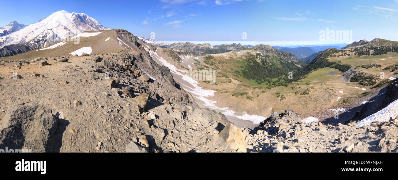 Panoramic landscapes of mountains hi-res stock photography and images ...