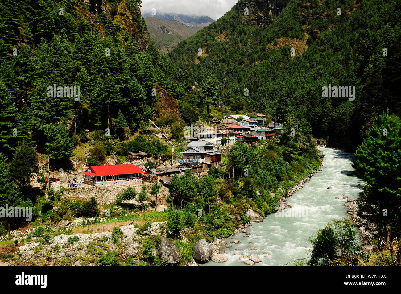 Dudh kosi river hi-res stock photography and images - Alamy