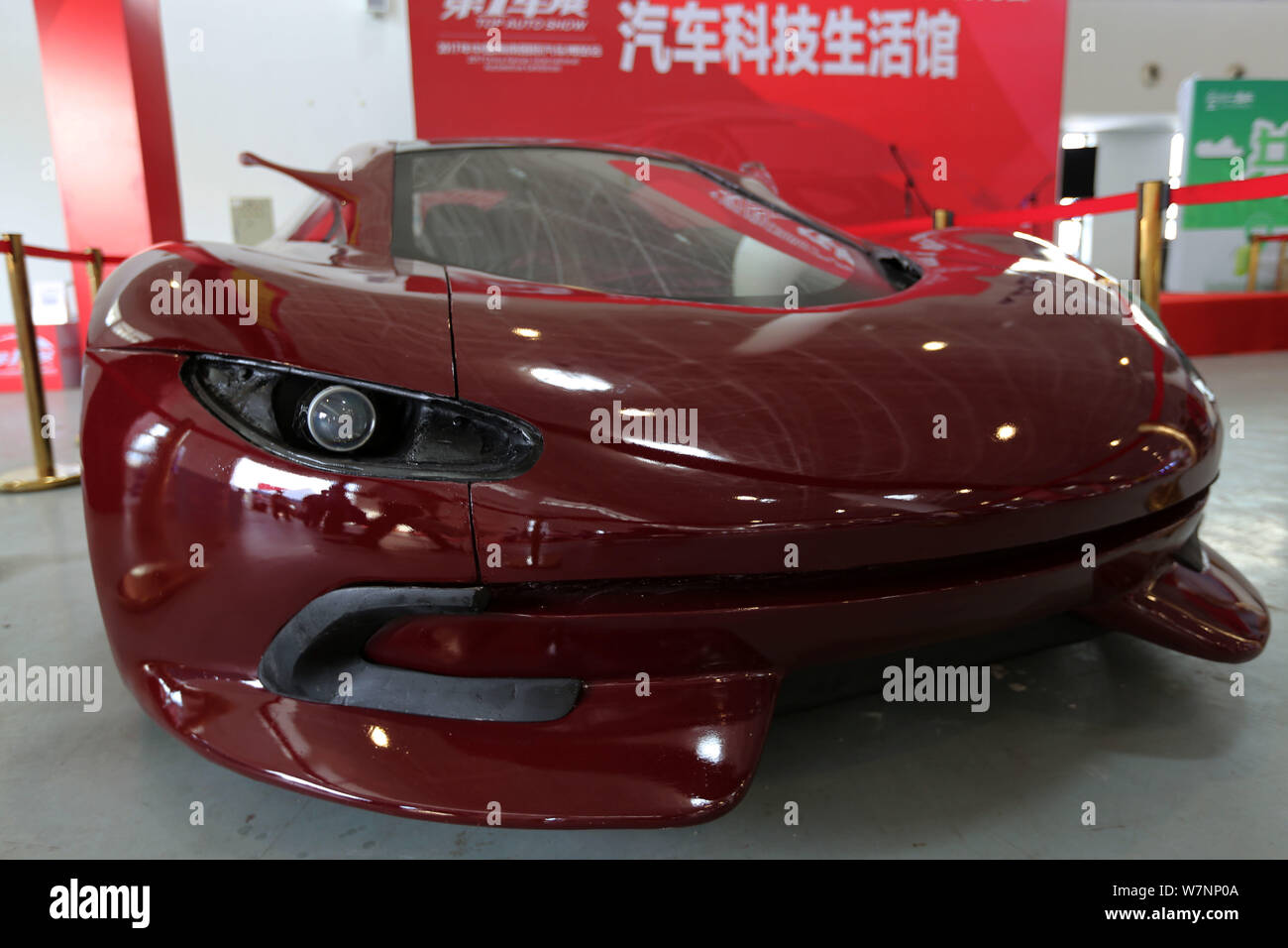 The new generation homemade electric sports car "Xing Long 2" invented ...