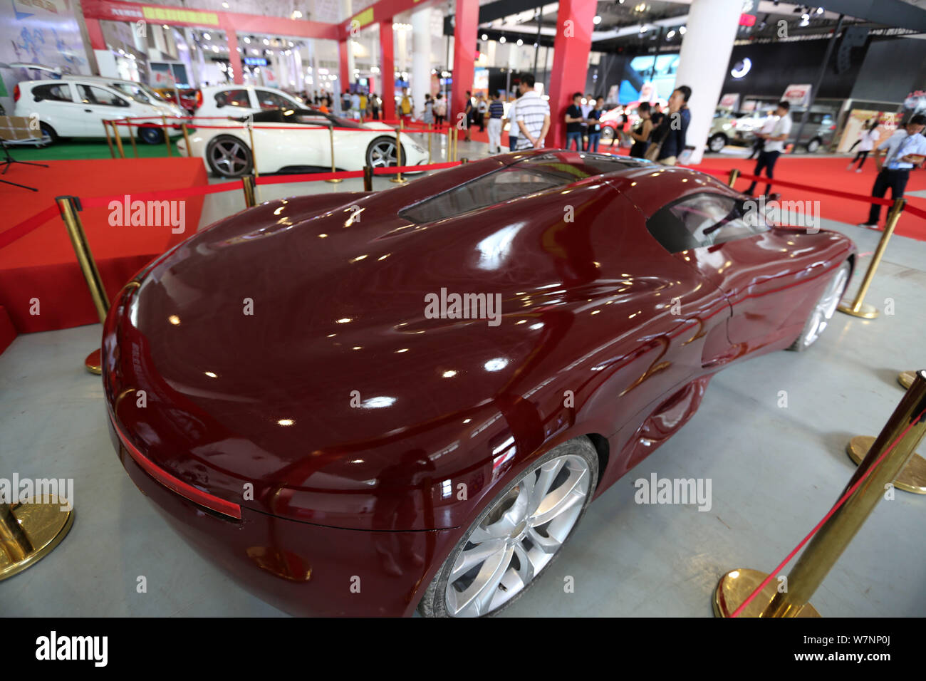 The new generation homemade electric sports car "Xing Long 2" invented ...