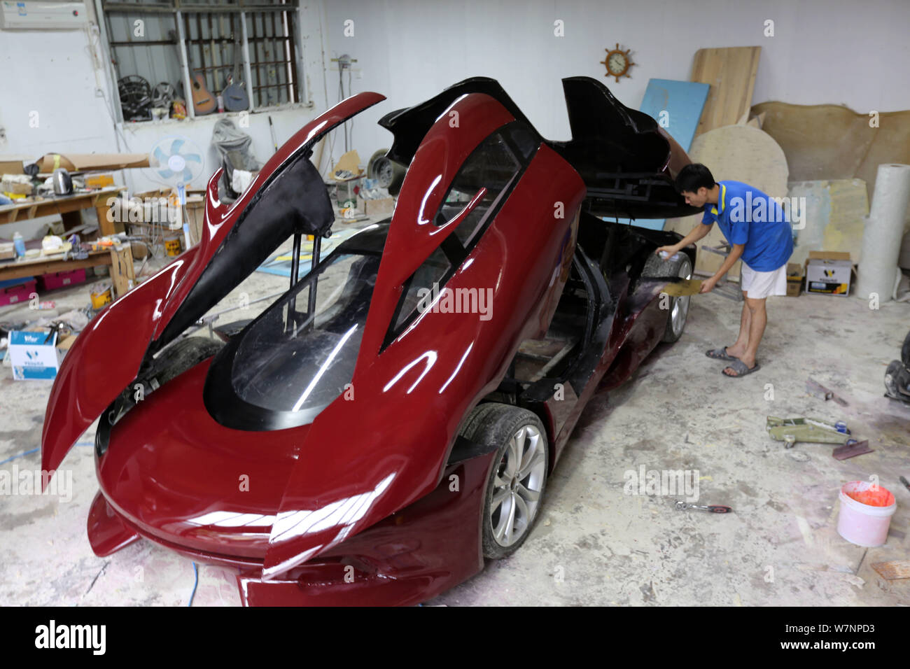 The new generation homemade electric sports car "Xing Long 2" invented ...