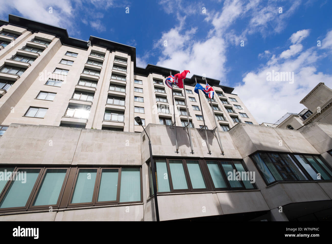 Four seasons london at park lane hi-res stock photography and images ...