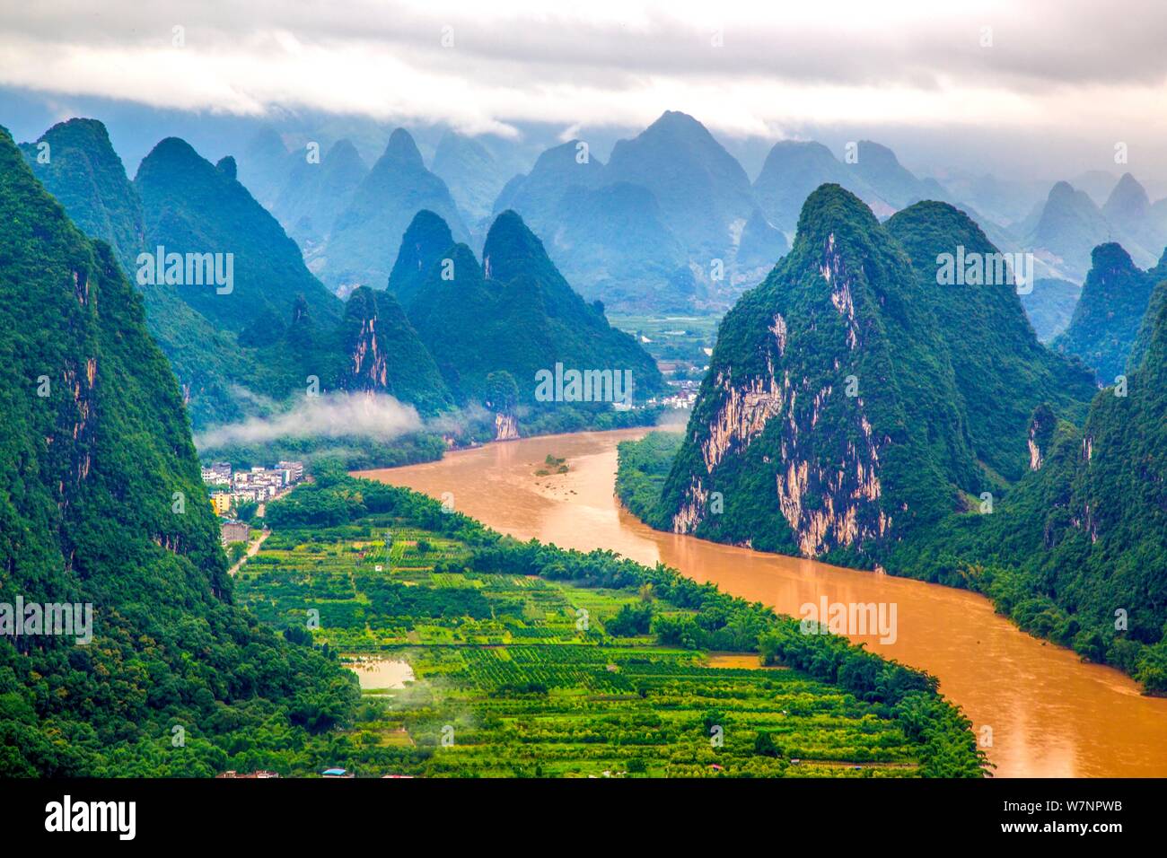 Lijiang river hi-res stock photography and images - Alamy