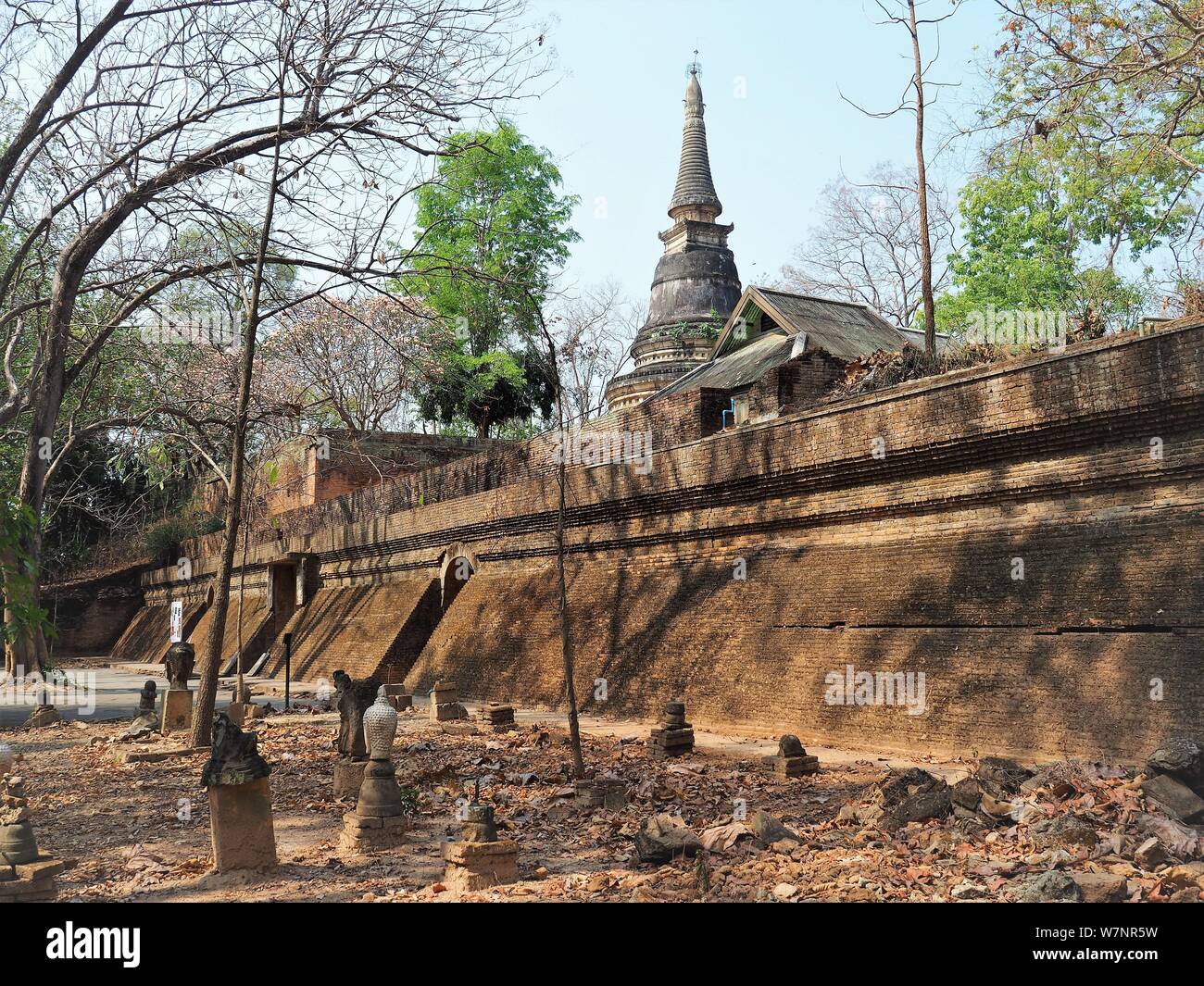 Wat umong suan hi-res stock photography and images - Alamy