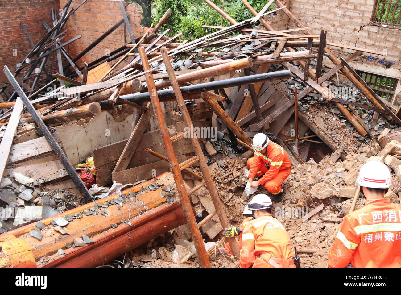 Brick and mud house china hi-res stock photography and images - Alamy
