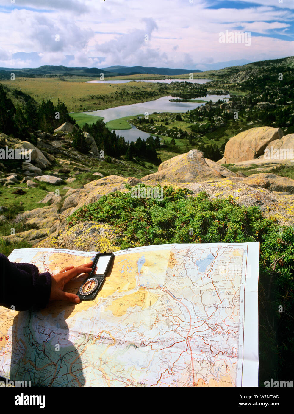 Compass maps hi-res stock photography and images - Alamy