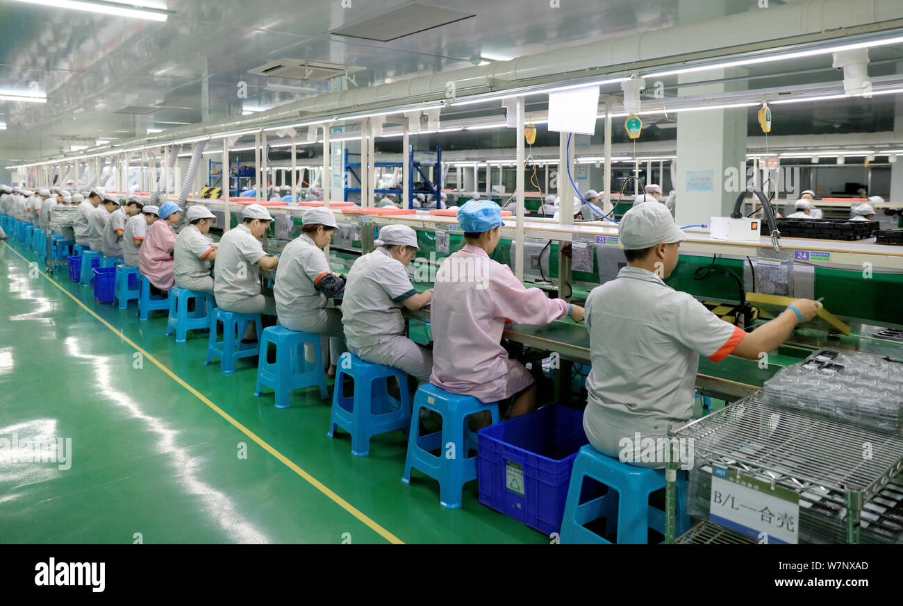 --FILE--Chinese workers produce electronic products on the assembly ... --FILE--Chinese workers produce electronic products on the assembly ...