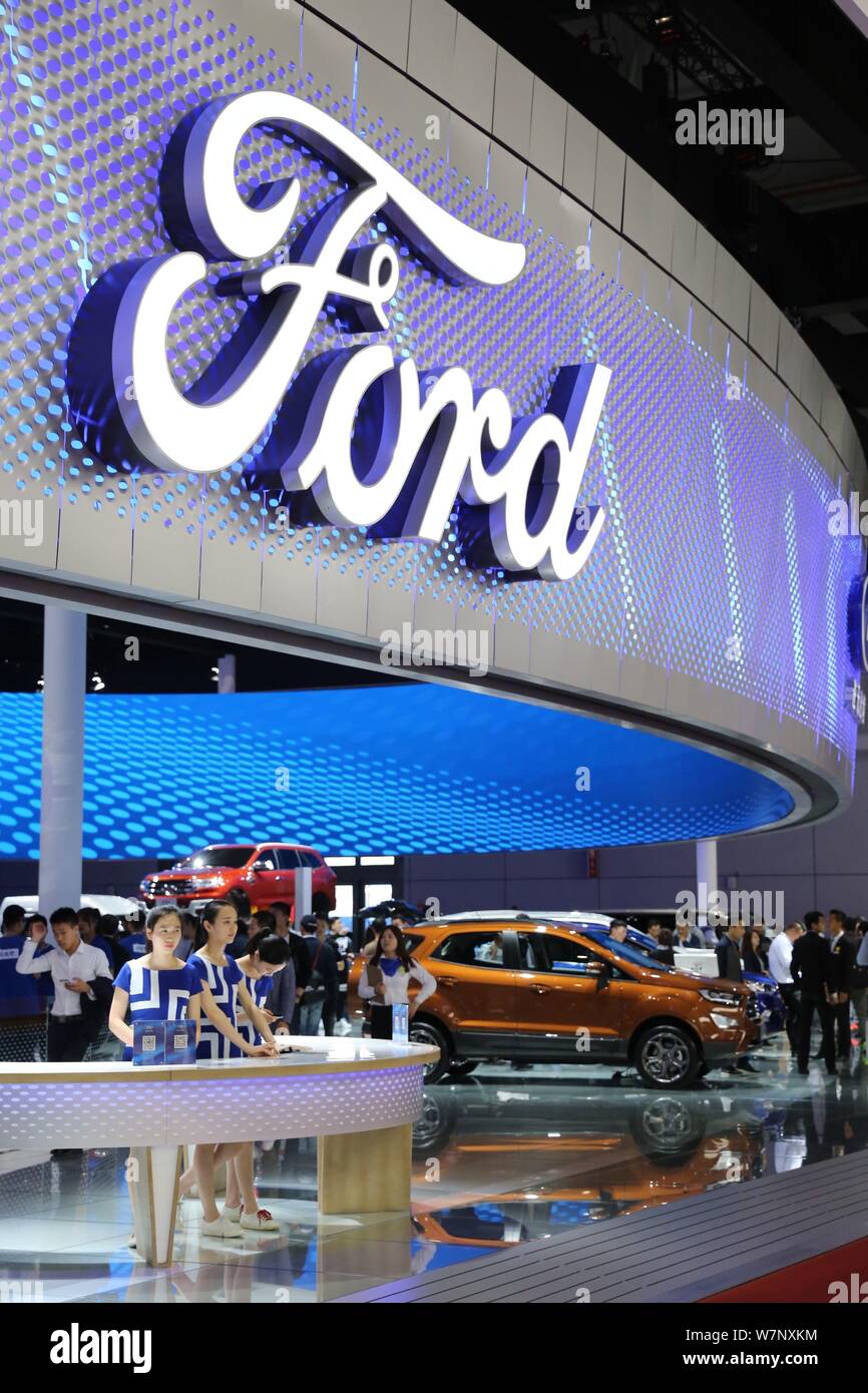 --FILE--People visit the stand of Ford during the 17th Shanghai ...