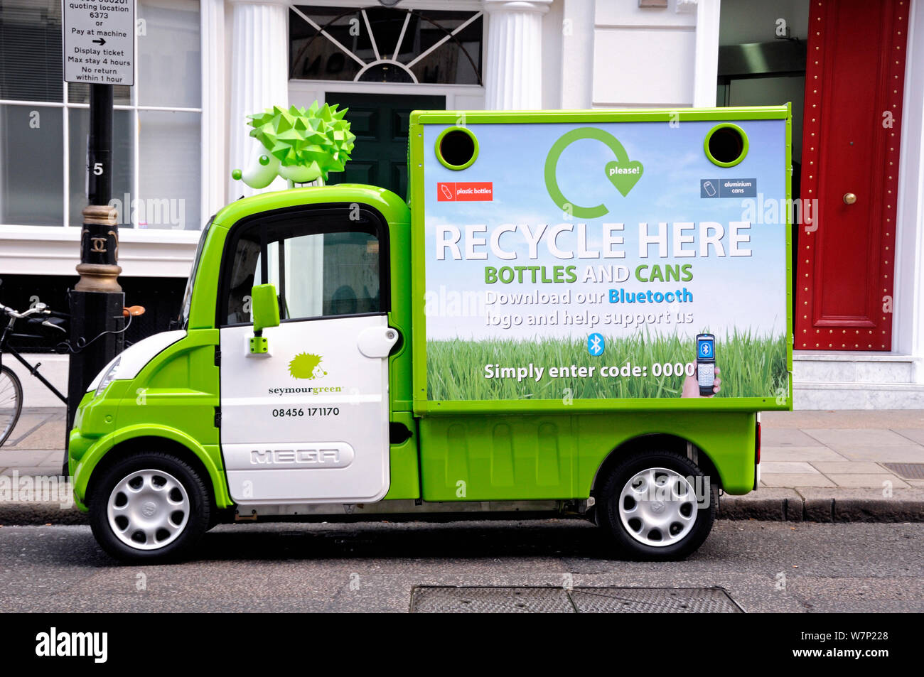 Mobile recycling vehicle hi-res stock photography and images - Alamy