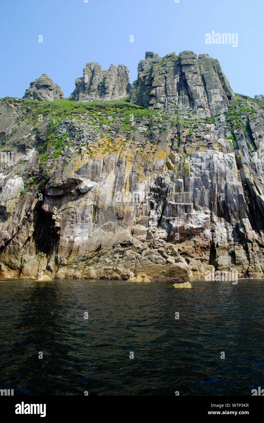 Granite cliffs hi-res stock photography and images - Alamy