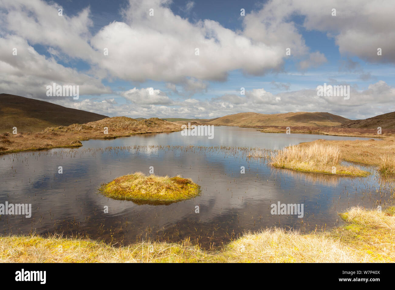 Lakes and moorland hi-res stock photography and images - Alamy