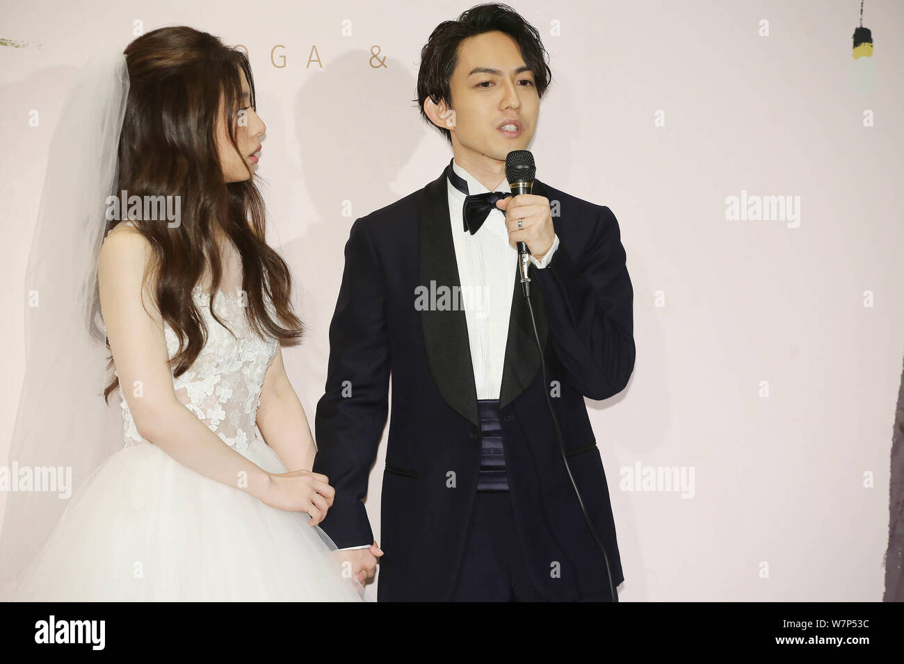 **TAIWAN OUT**Taiwanese singers Yoga Lin, right, and Kiki Ting attend ...