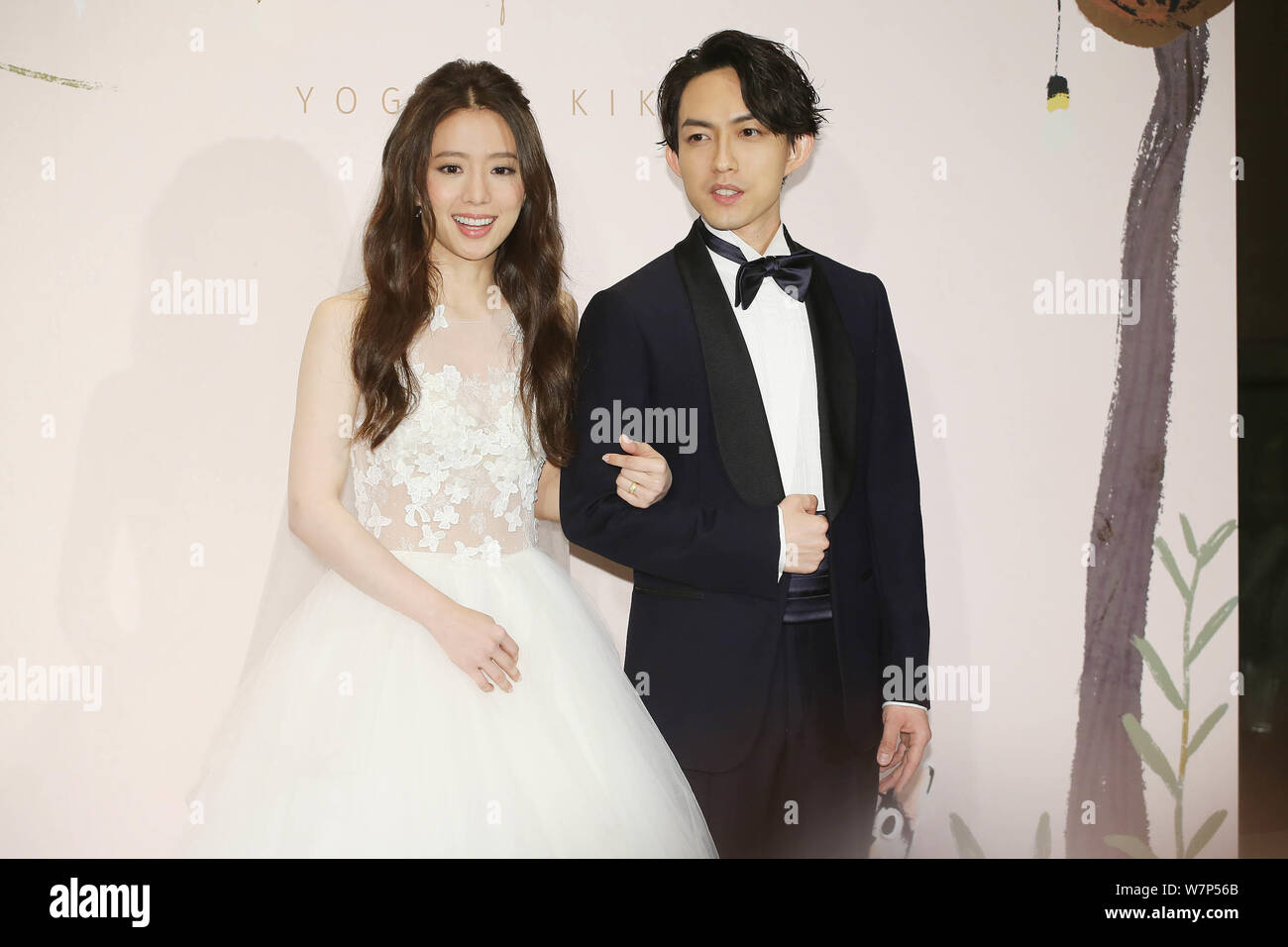 **TAIWAN OUT**Taiwanese singers Yoga Lin, right, and Kiki Ting attend ...