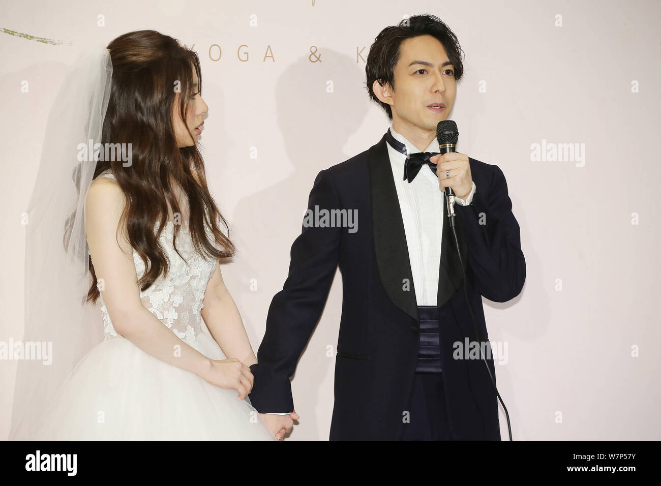 **TAIWAN OUT**Taiwanese singers Yoga Lin, right, and Kiki Ting attend ...