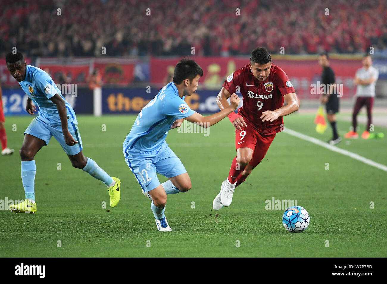 Zhang xiaobin hi-res stock photography and images - Alamy