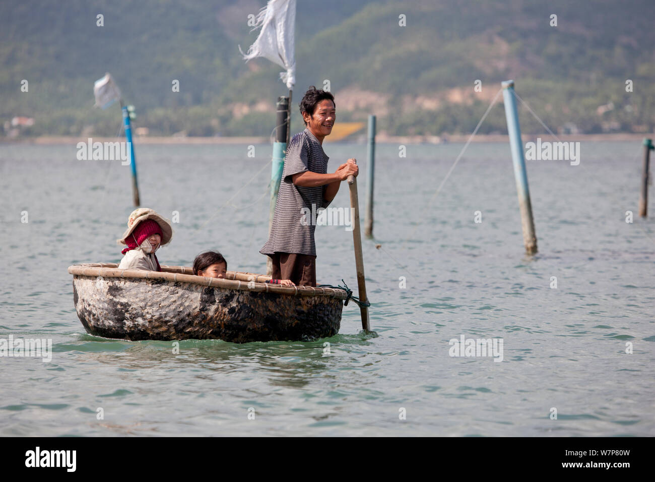 Coracles hi-res stock photography and images - Alamy