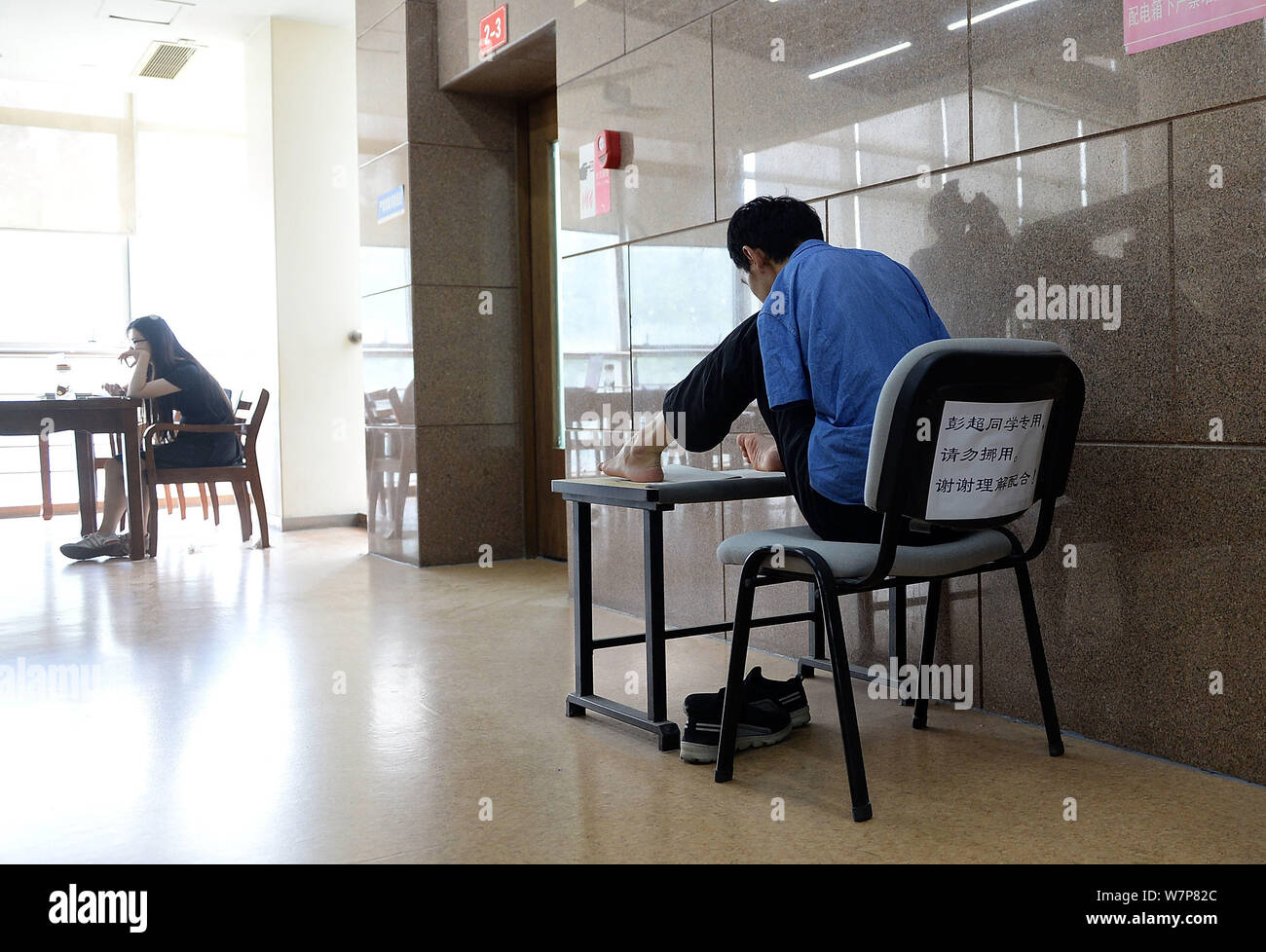 Armless boy hi-res stock photography and images - Alamy