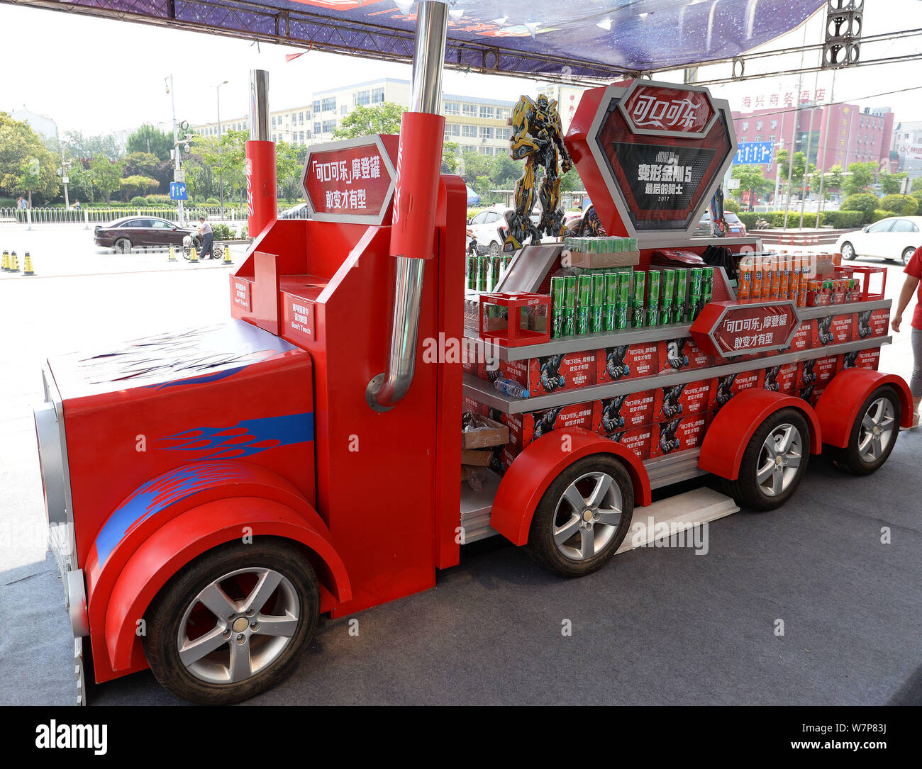 Optimus prime hi-res stock photography and images - Alamy