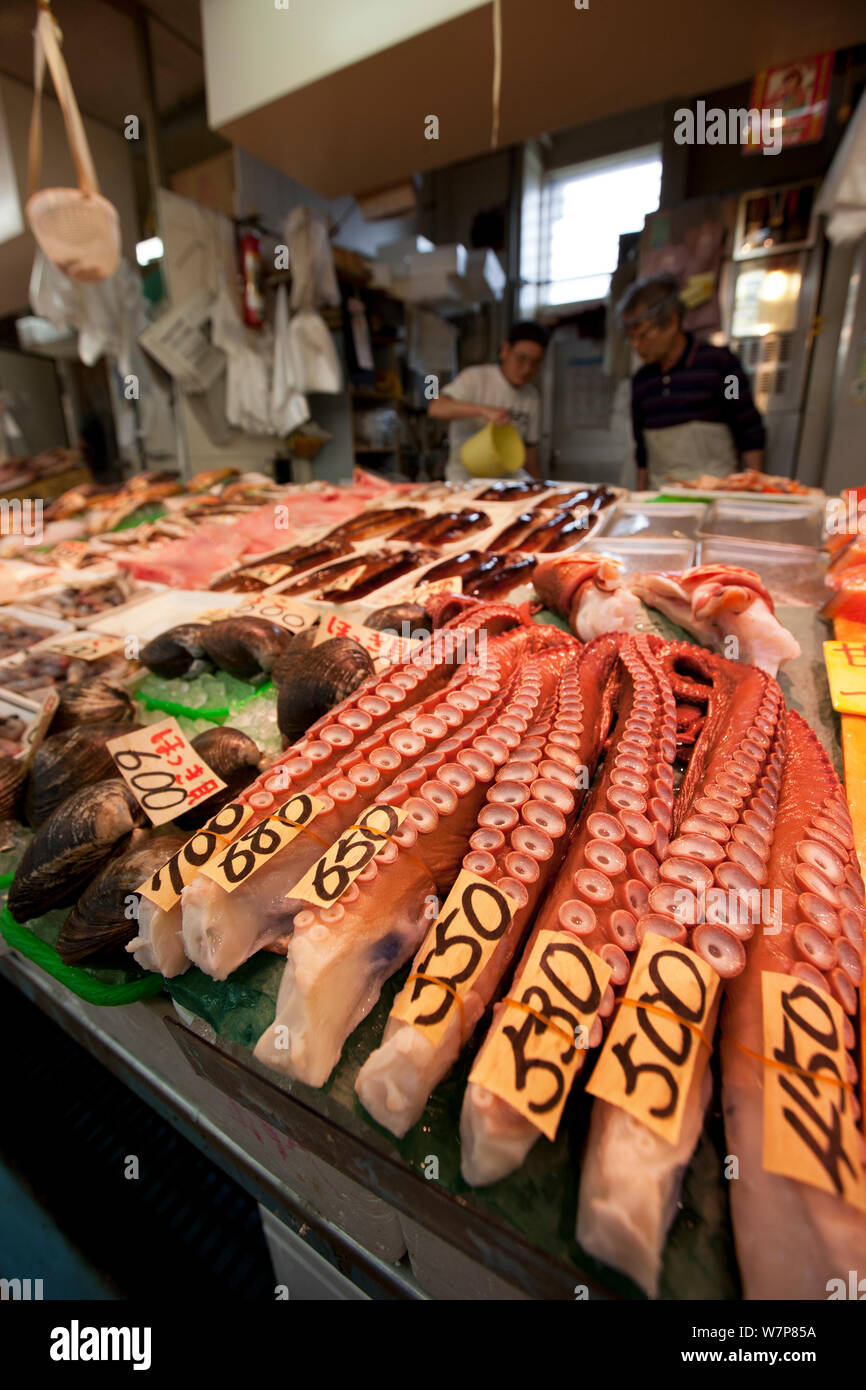 Fish market sapporo hokkaido japan hi-res stock photography and images ...