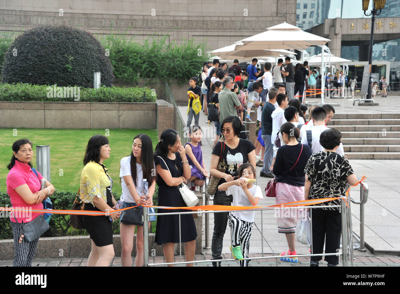 Visitors queue up in a long line to get into Shanghai Museum during the ...